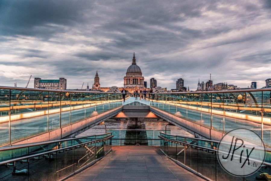 Top 6 Photo Spots at Millennium Bridge in 2022